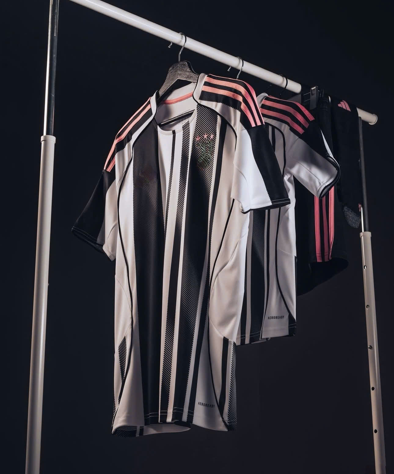 (SALE) JUVENTUS HOME KIT 2025-2026