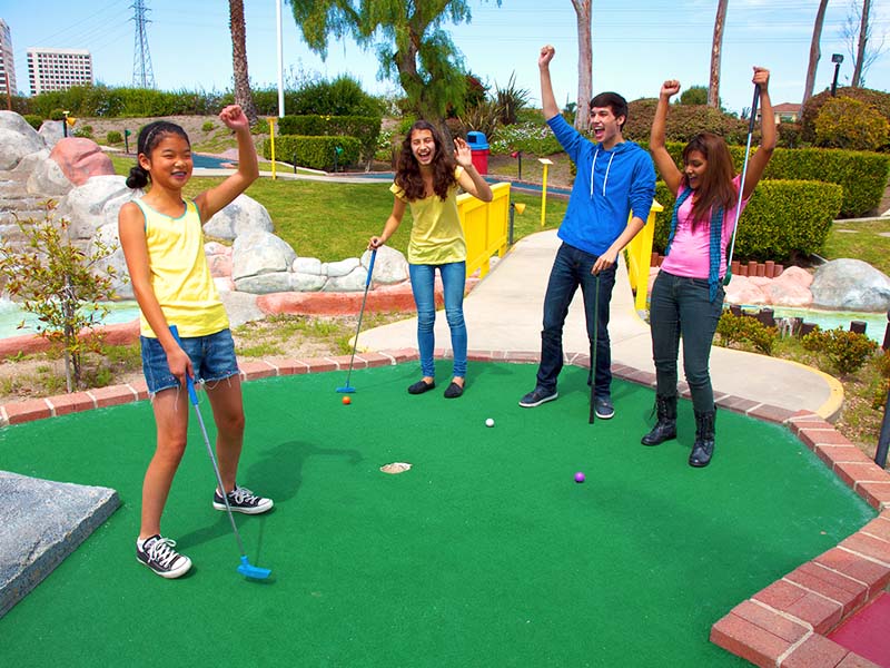 Những điều bạn cần biết khi thi công sân golf mini