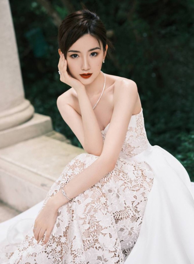 50+ mẫu Đầm ren dự tiệc sang trọng, tôn dáng, phù hợp xu hướng