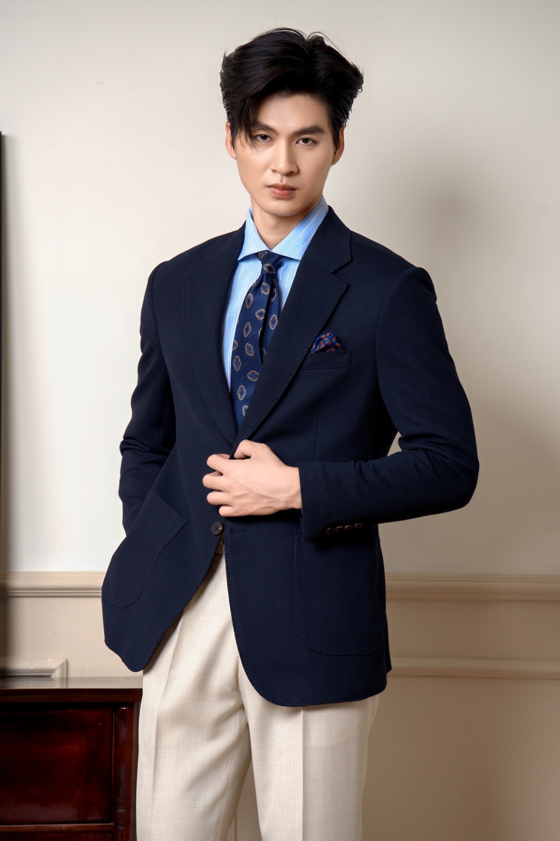 Blazer màu tím than , hai khuy , ve chữ K #571