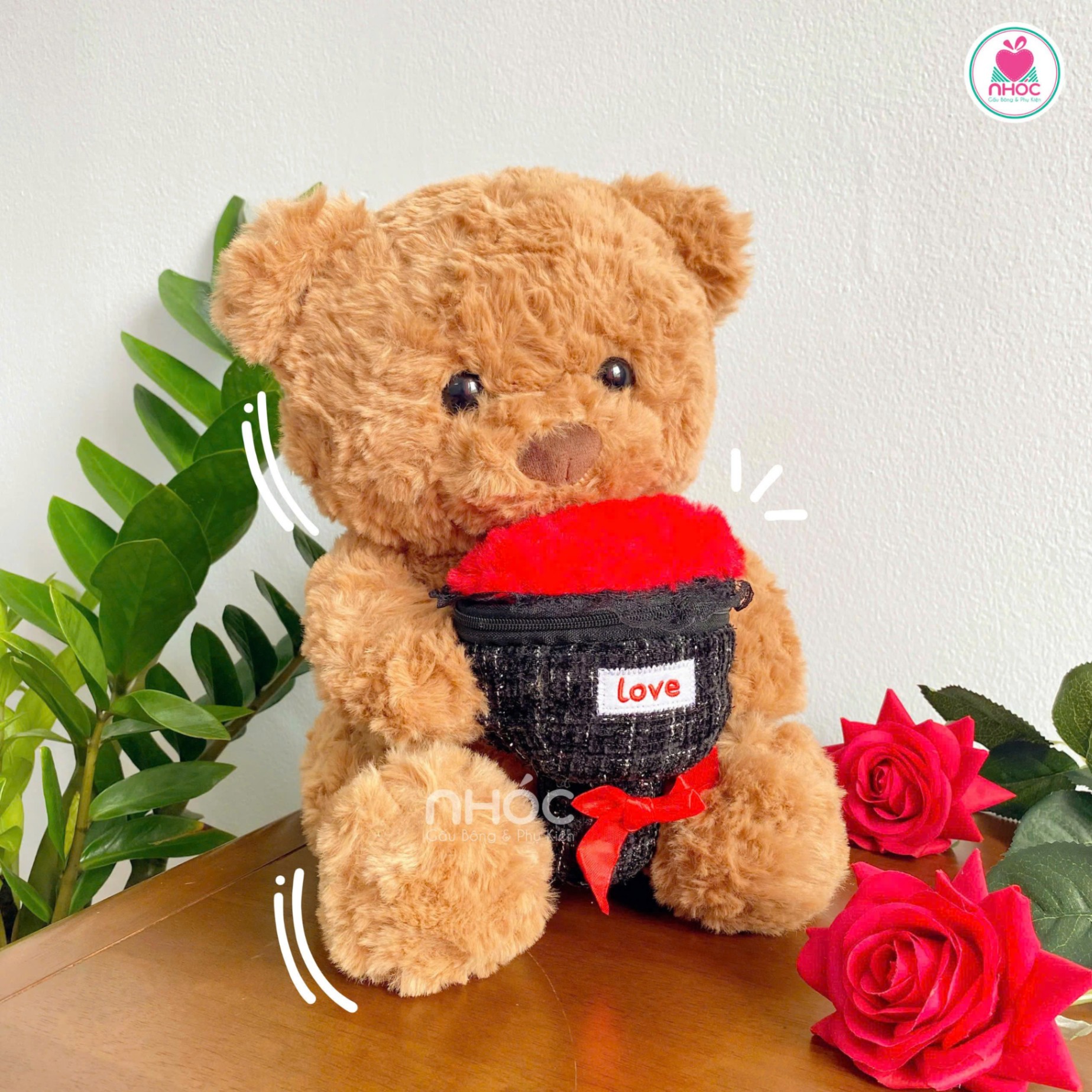 Gấu teddy ôm quà tặng lông xù ngồi