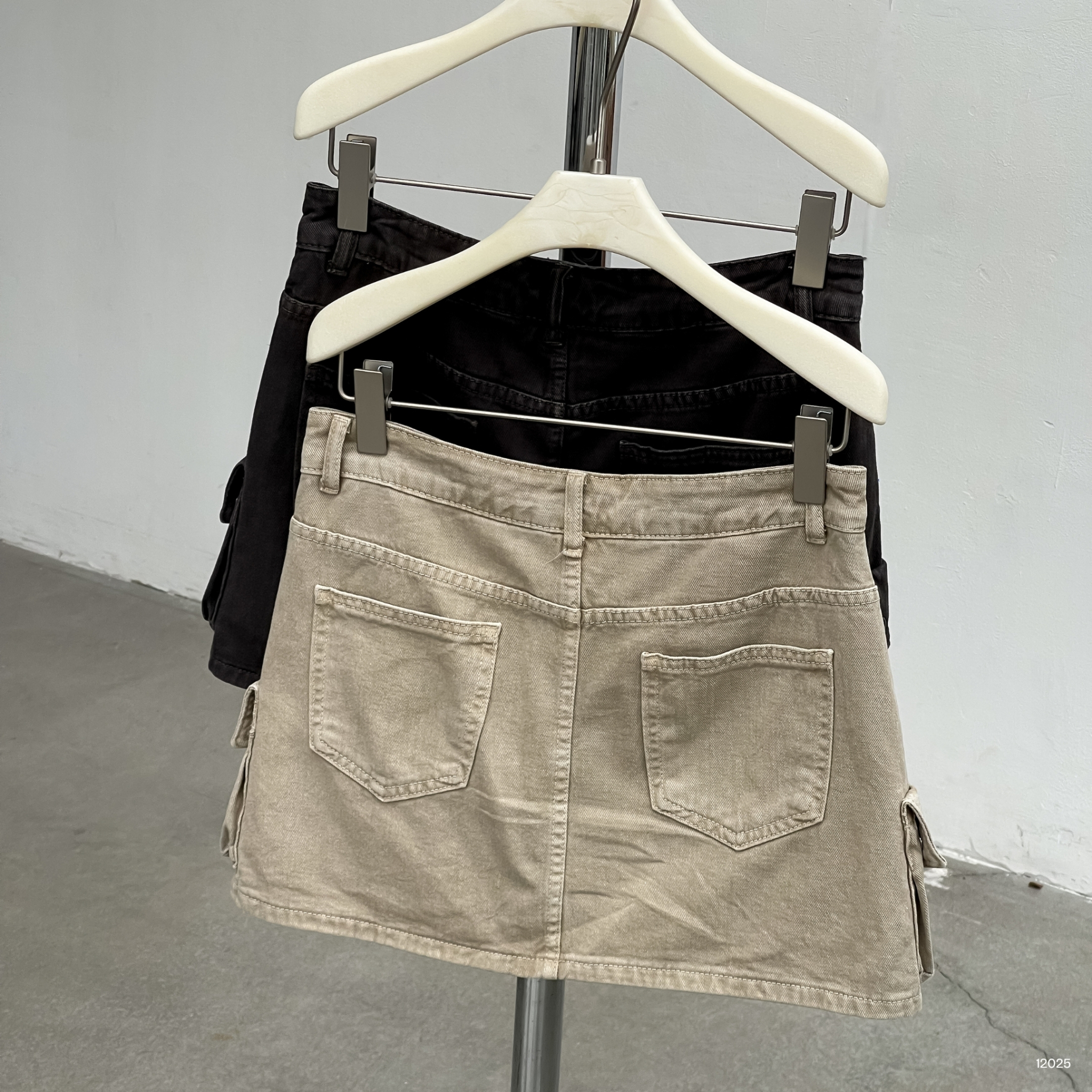 CHÂN VÁY KHAKI WASH TÚI HỘP ĐINH LỖ JUNE 66317