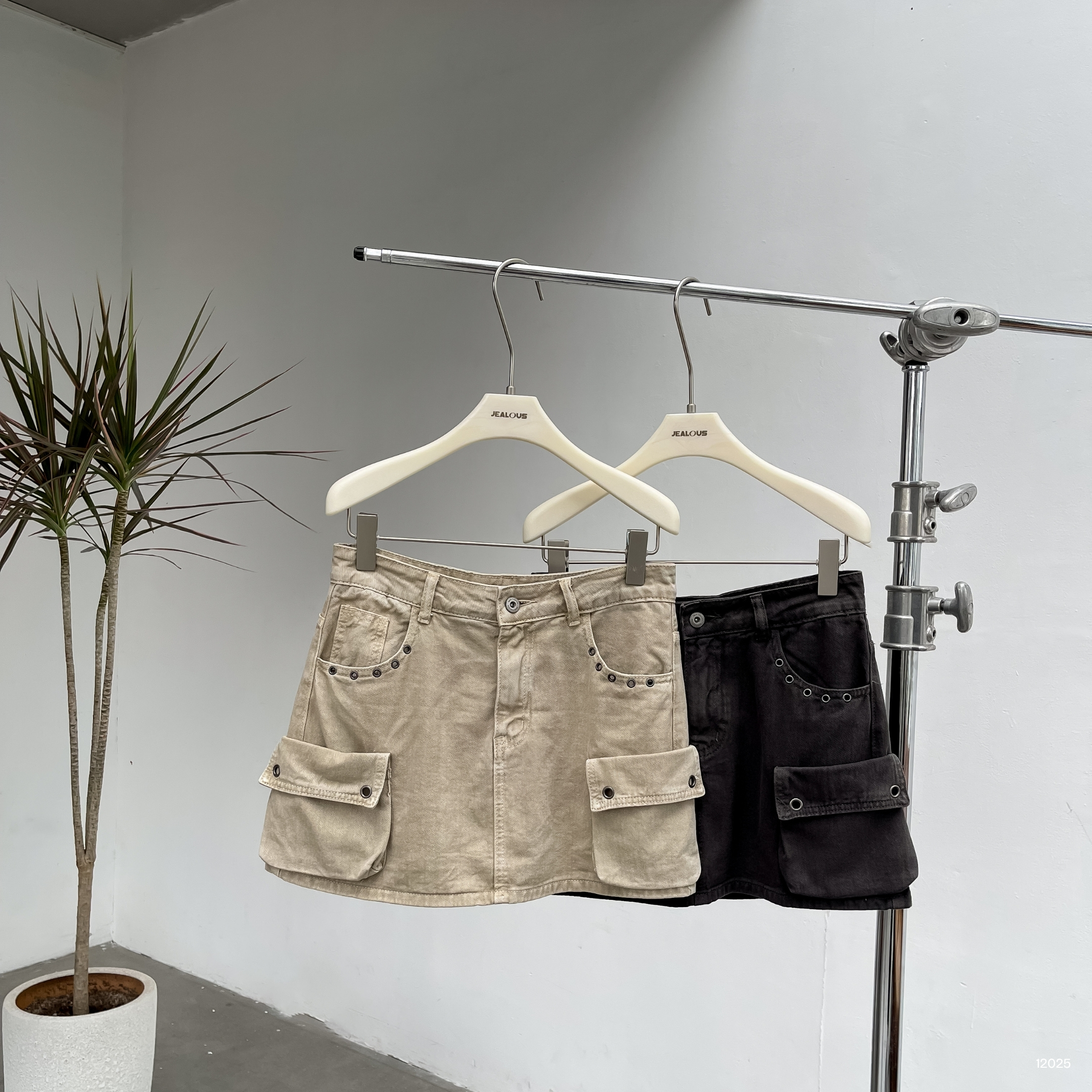 CHÂN VÁY KHAKI WASH TÚI HỘP ĐINH LỖ JUNE 66317