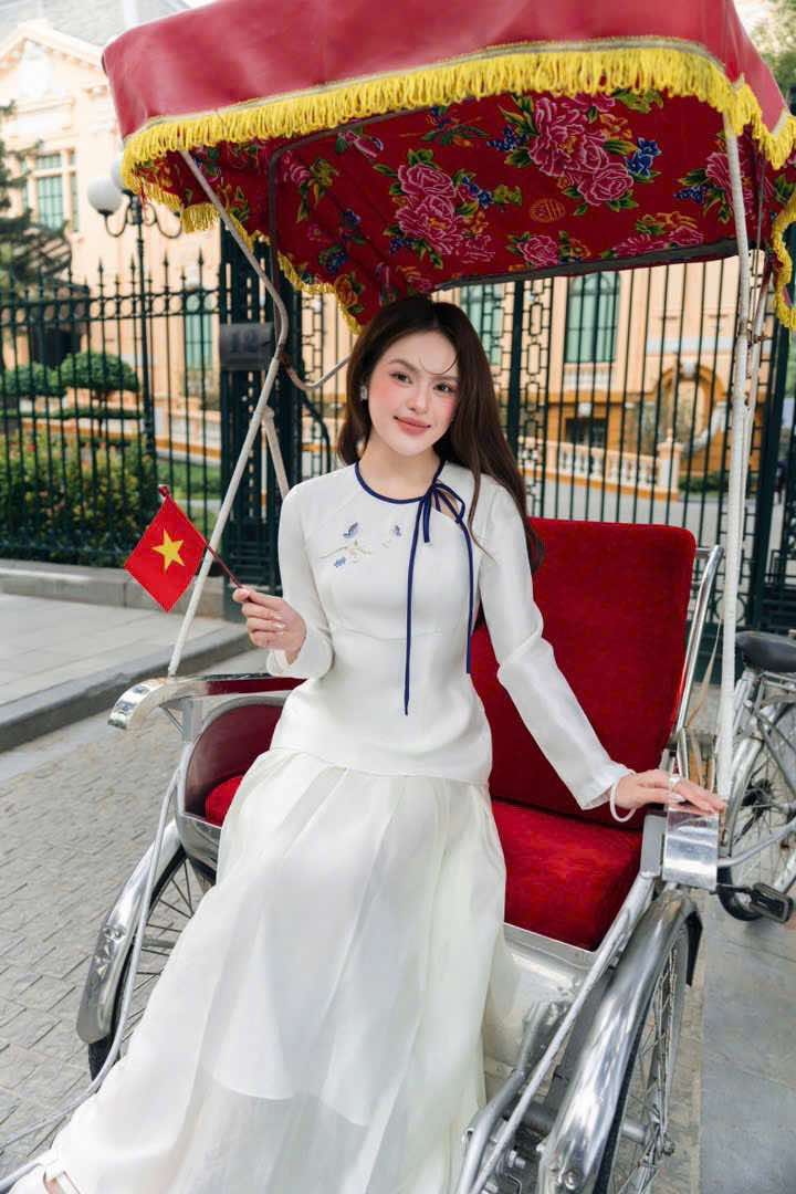 ÁO CÁCH TÂN THÊU BƯỚM ĐIỆP KHUÊ