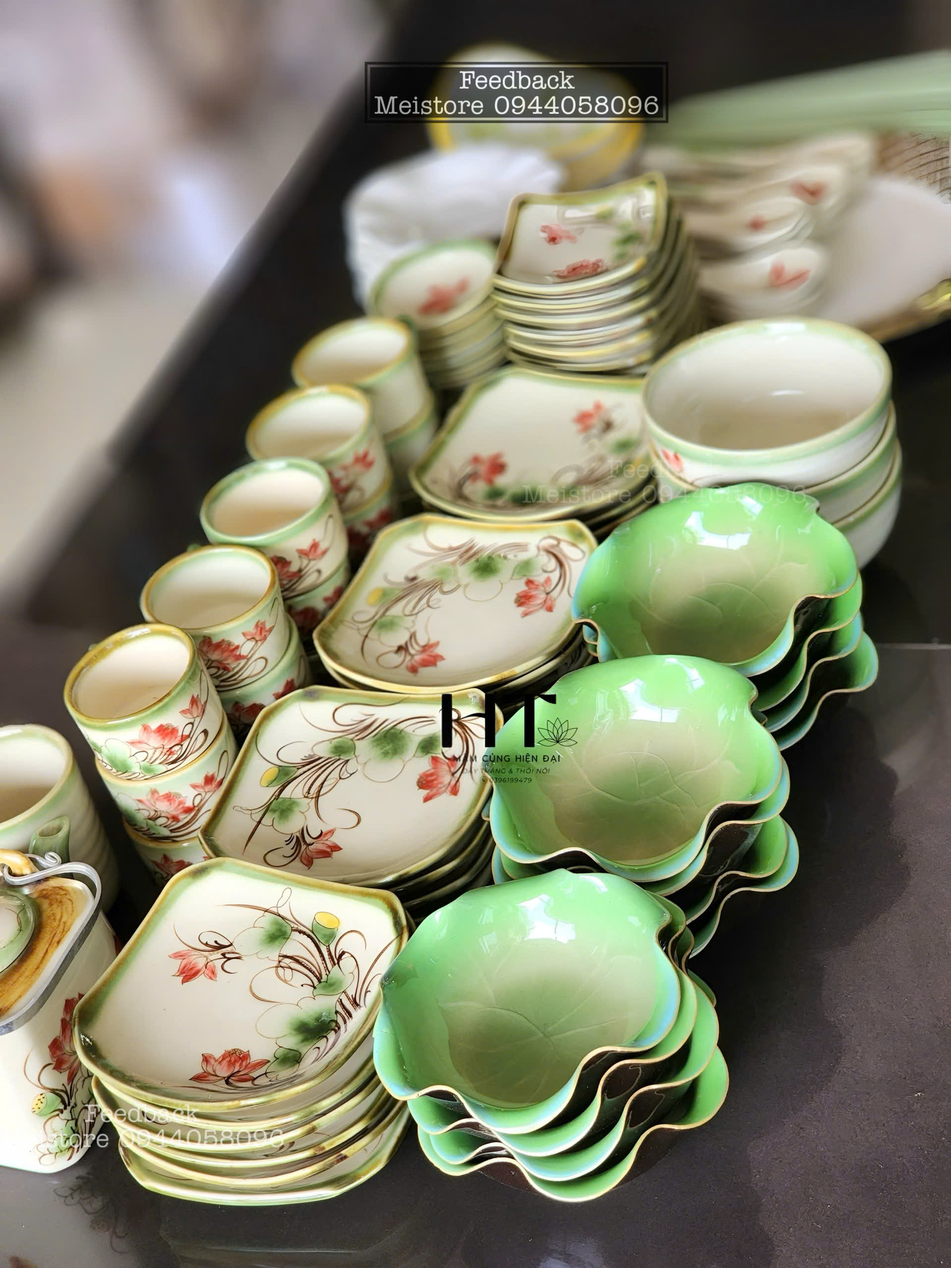 Ly có quai cổ hoa sen đựng nước