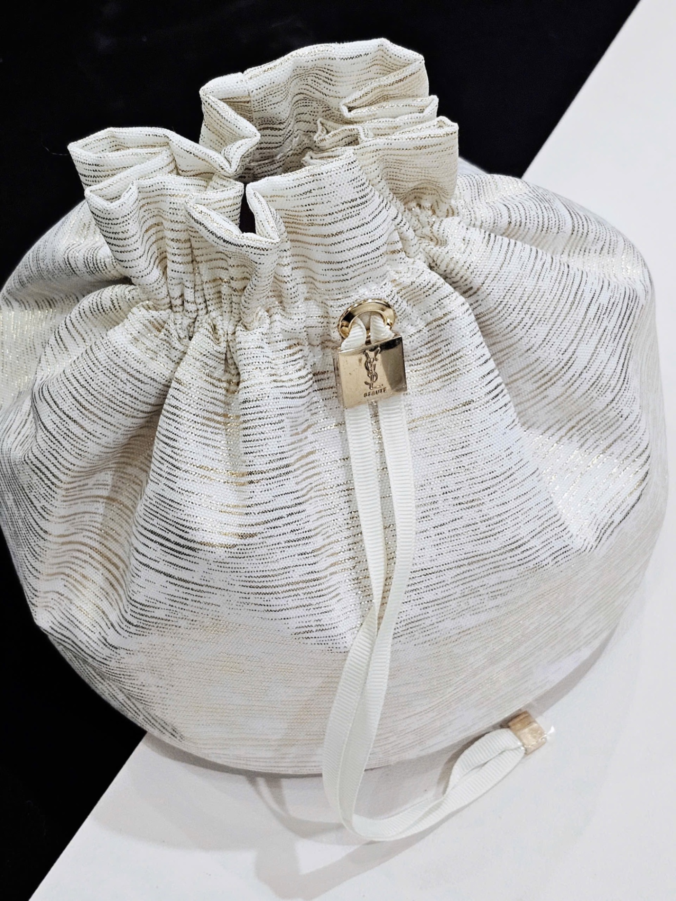 YVES SAINT LAURENT - Túi đựng đồ White & Gold Pouch (Túi tròn) (19*13)