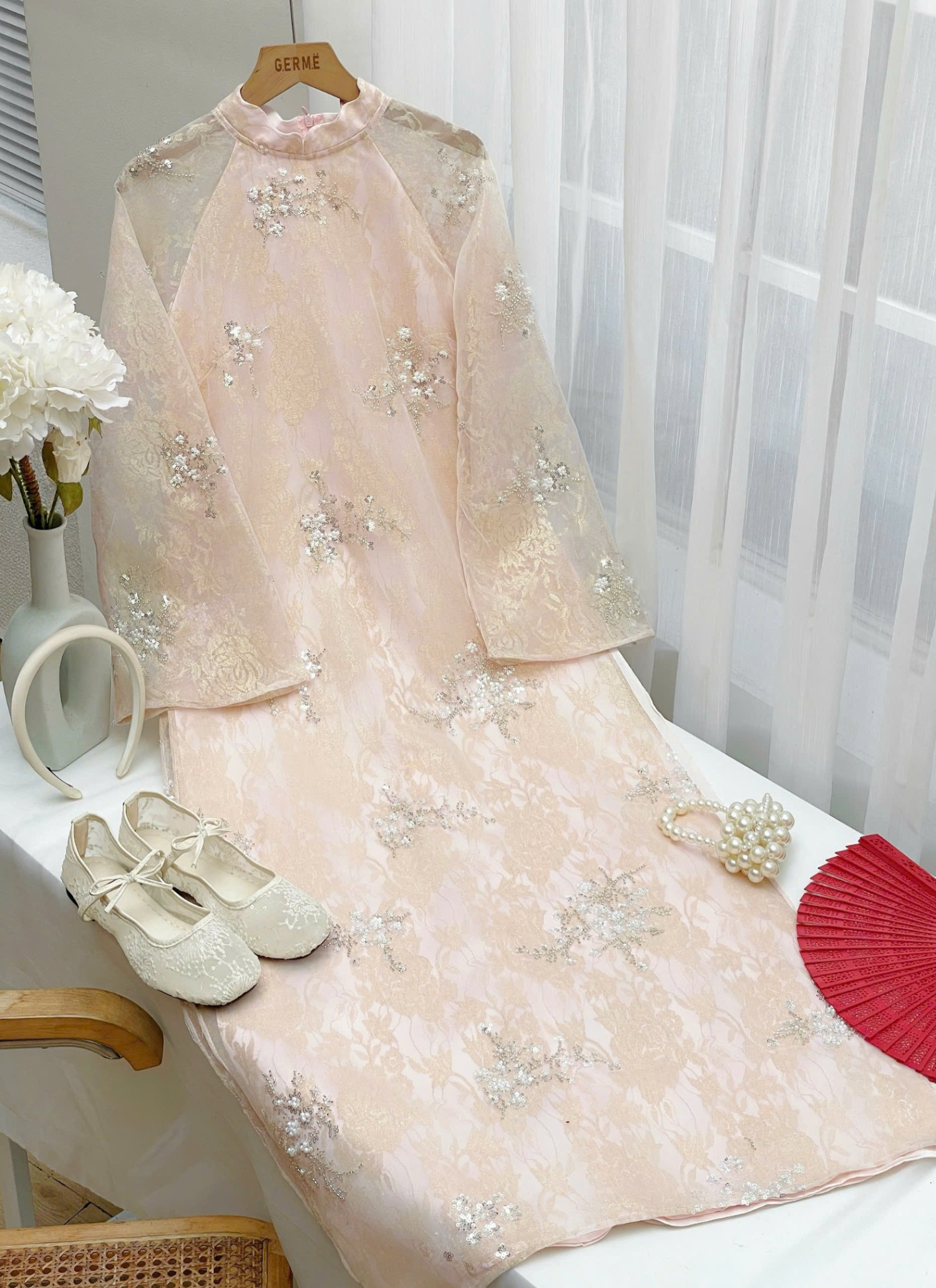 Áo dài Germe AVNT012602 Yên Các cổ tàu tơn họa tiết đính đá hạt,4 tà ...