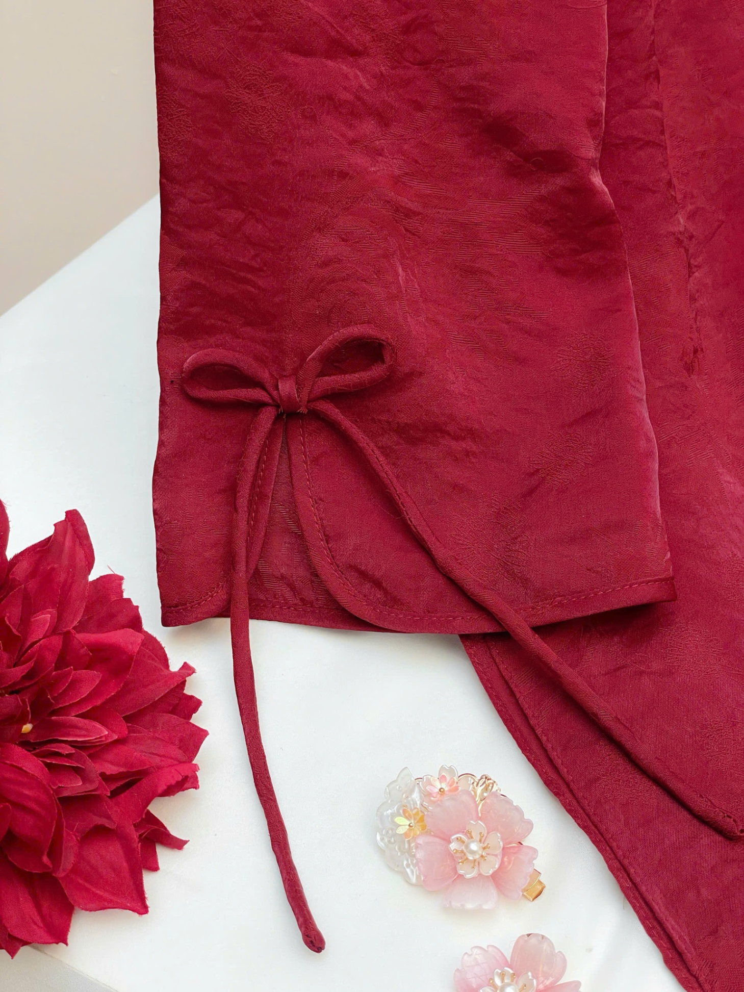 Áo dài Germe AVNT012613 Niên Hi viền cổ tròn,1 nút kết giữa ngực,2 nút ...