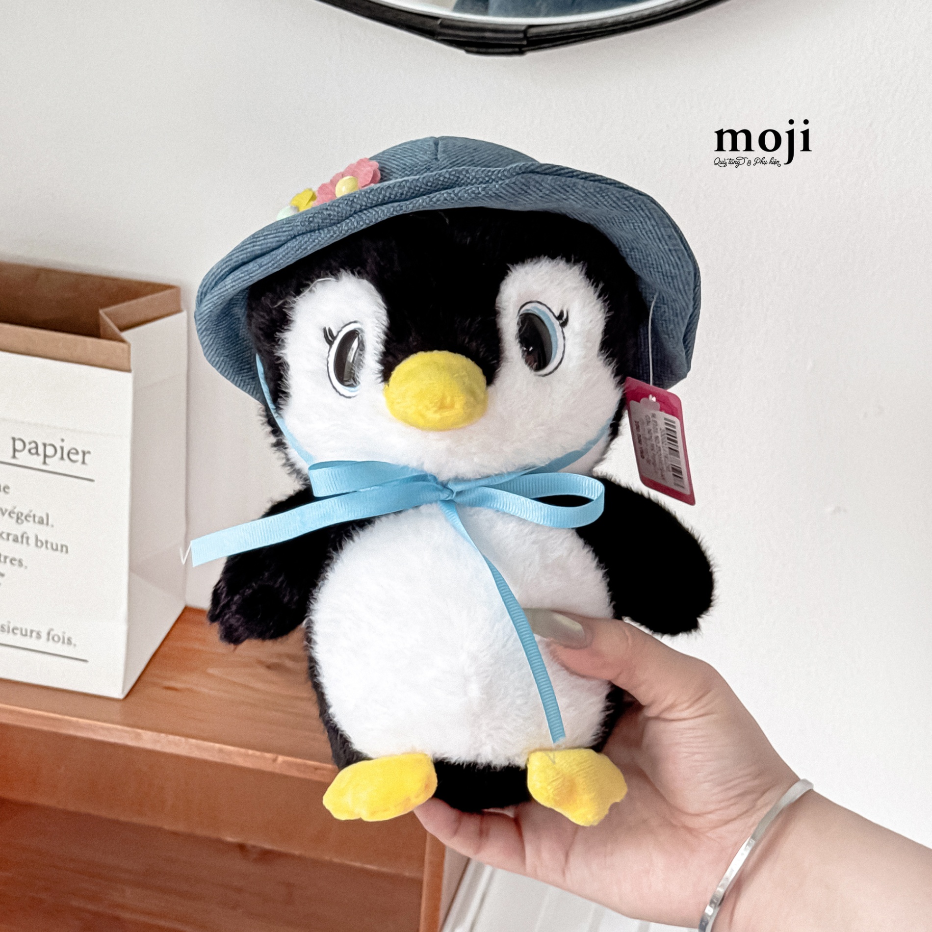 Gấu bông MS Penguin chim cánh cụt đội mũ hoa 23cm