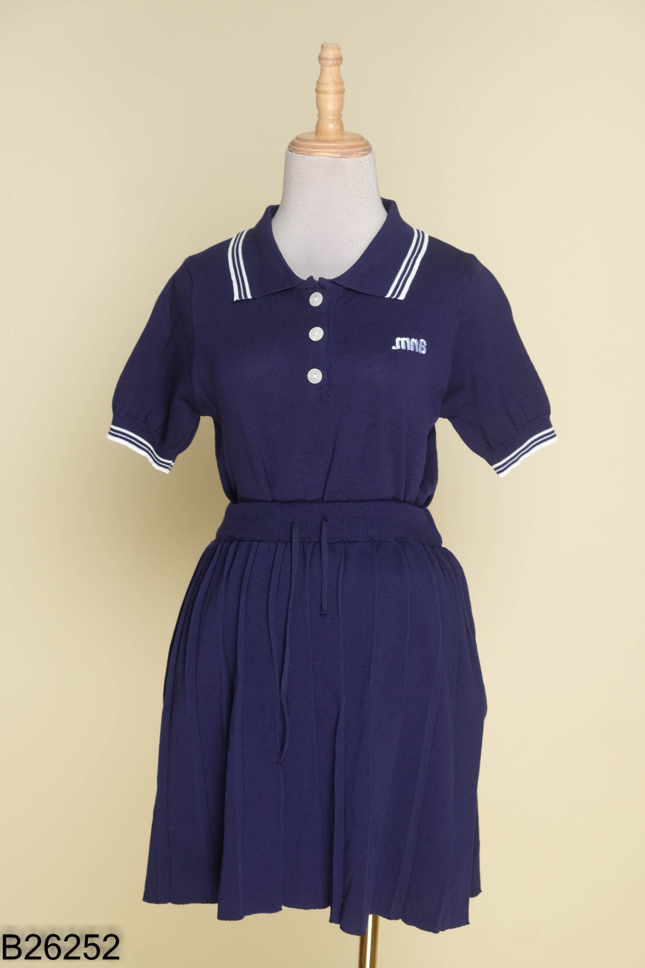 SET len xanh than áo polo + chân váy dập ly