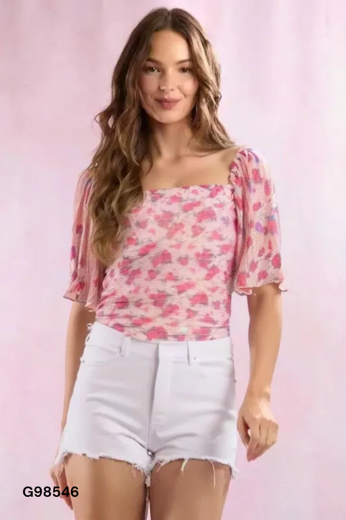 Áo hồng họa tiết hoa nhí