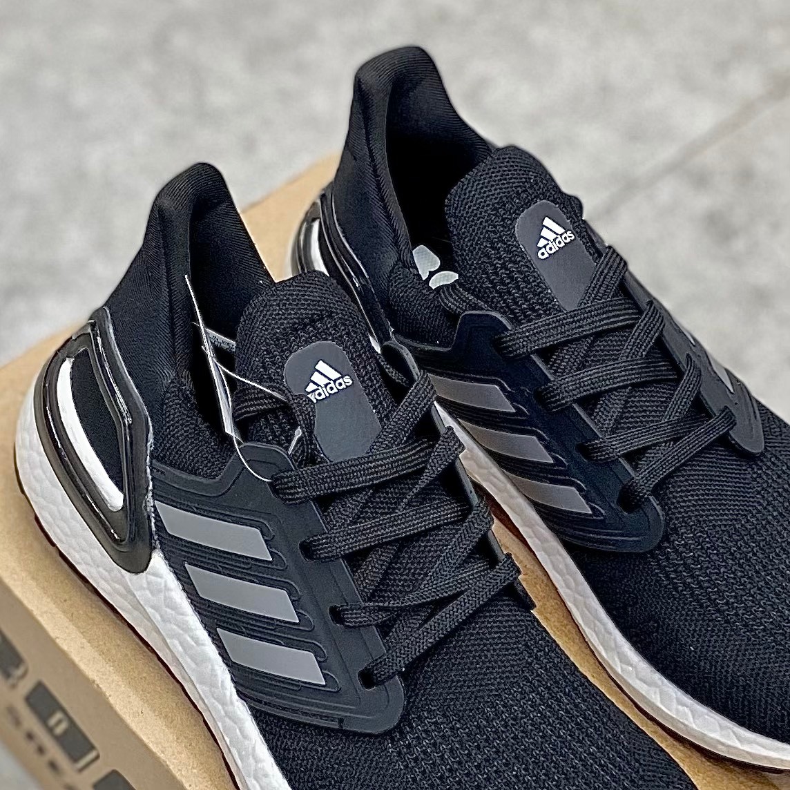 R10 Adidas Ultra Boost 6.0