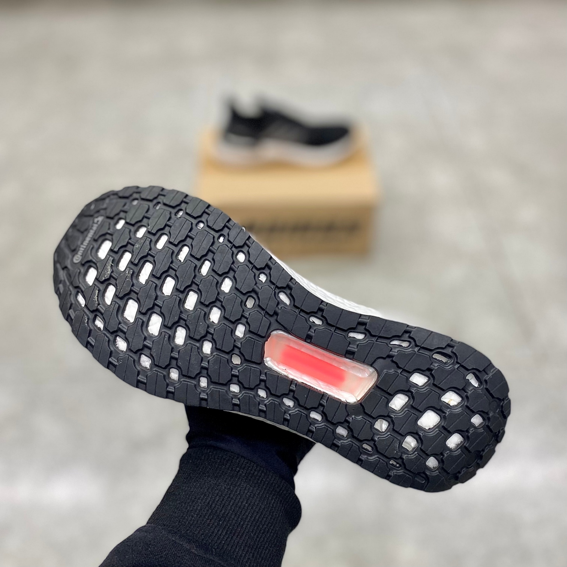 R10 Adidas Ultra Boost 6.0