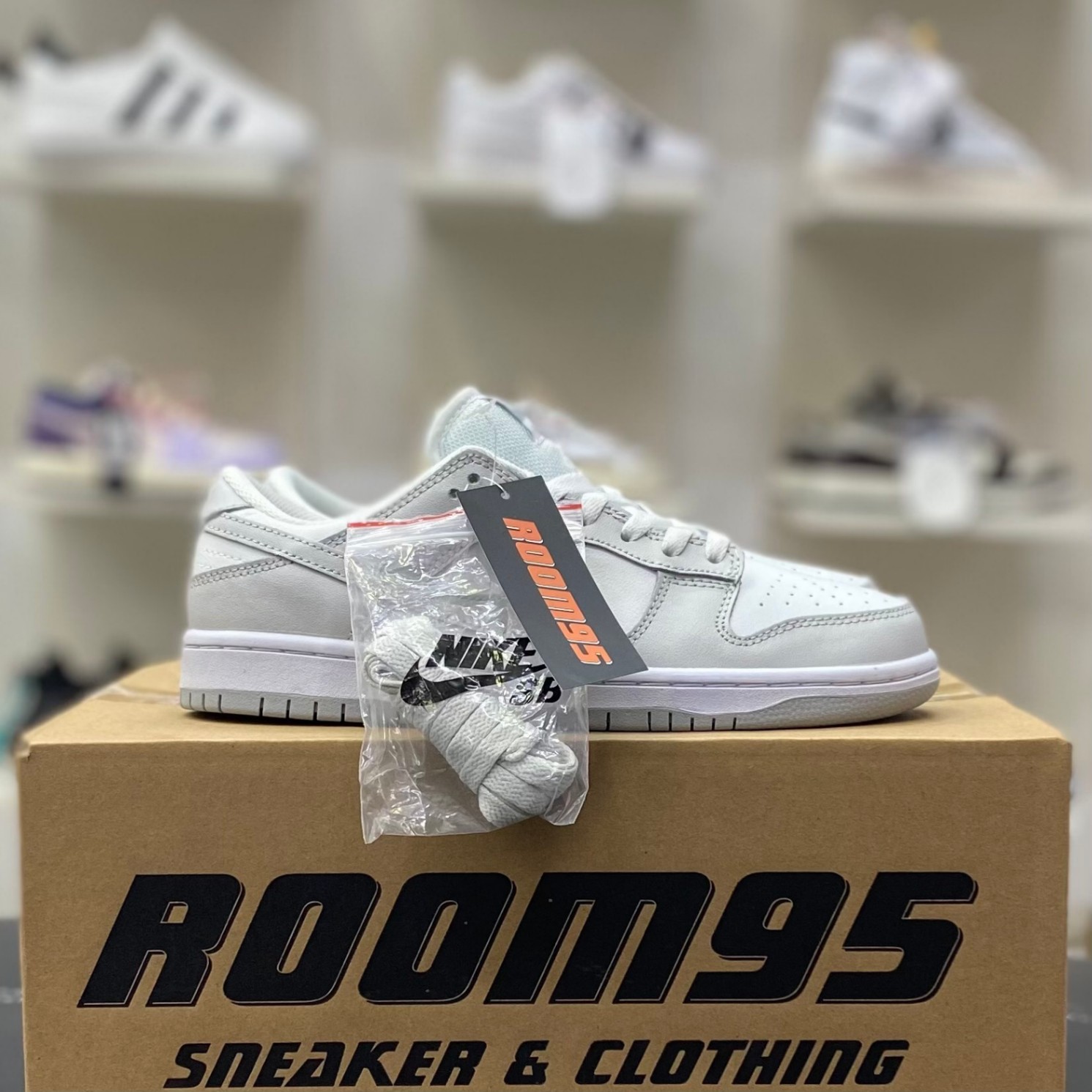 R07 Nike SB Grey White