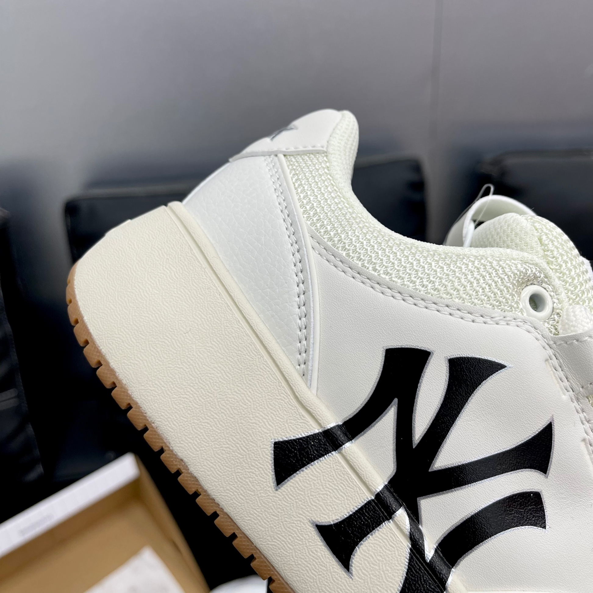 R17 MLB Chunky Wide New York Yankees 'WHITE / GUM'