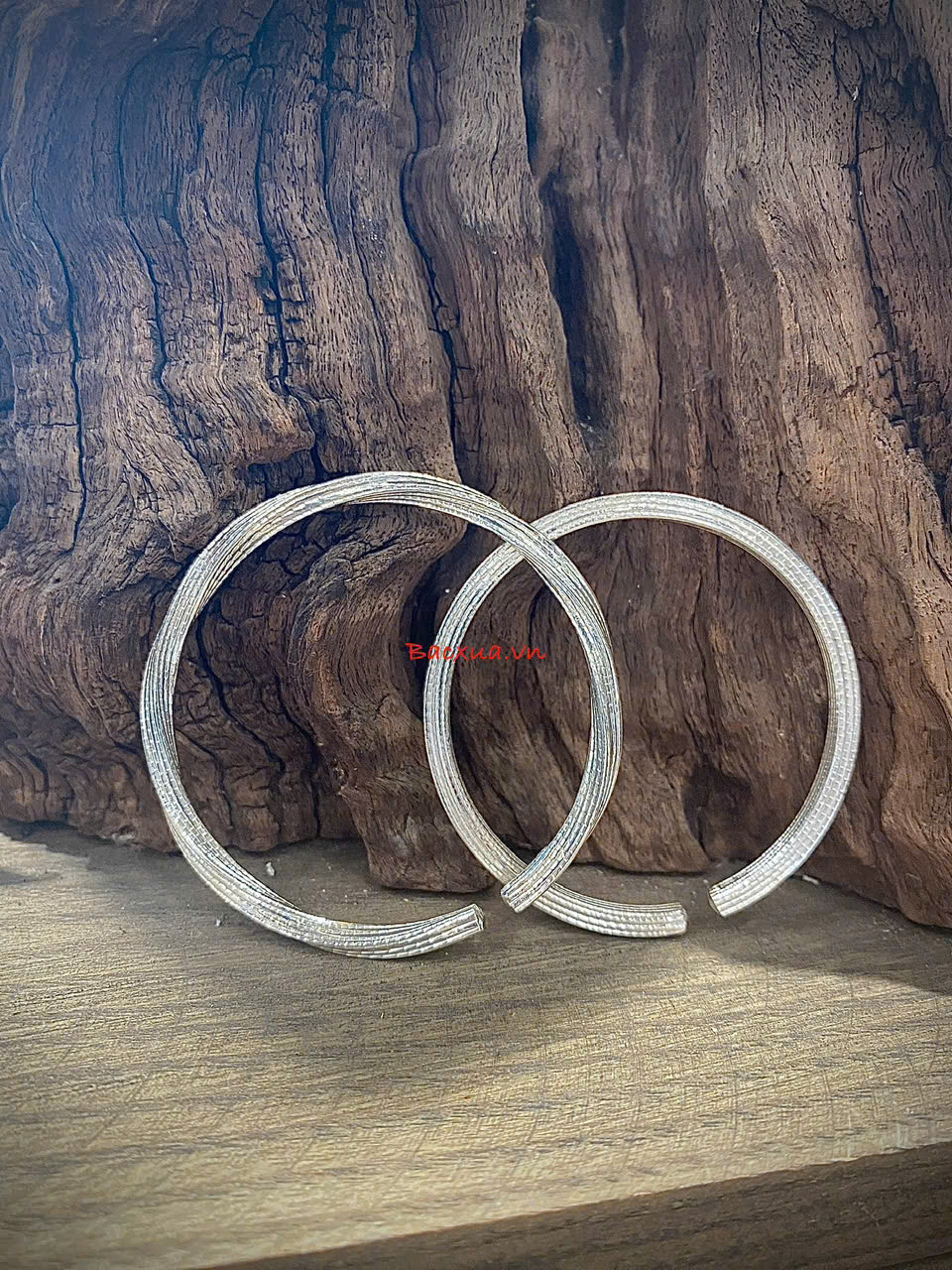 Vòng tay trụ vuông chạm khía bạc nguyên chất 99