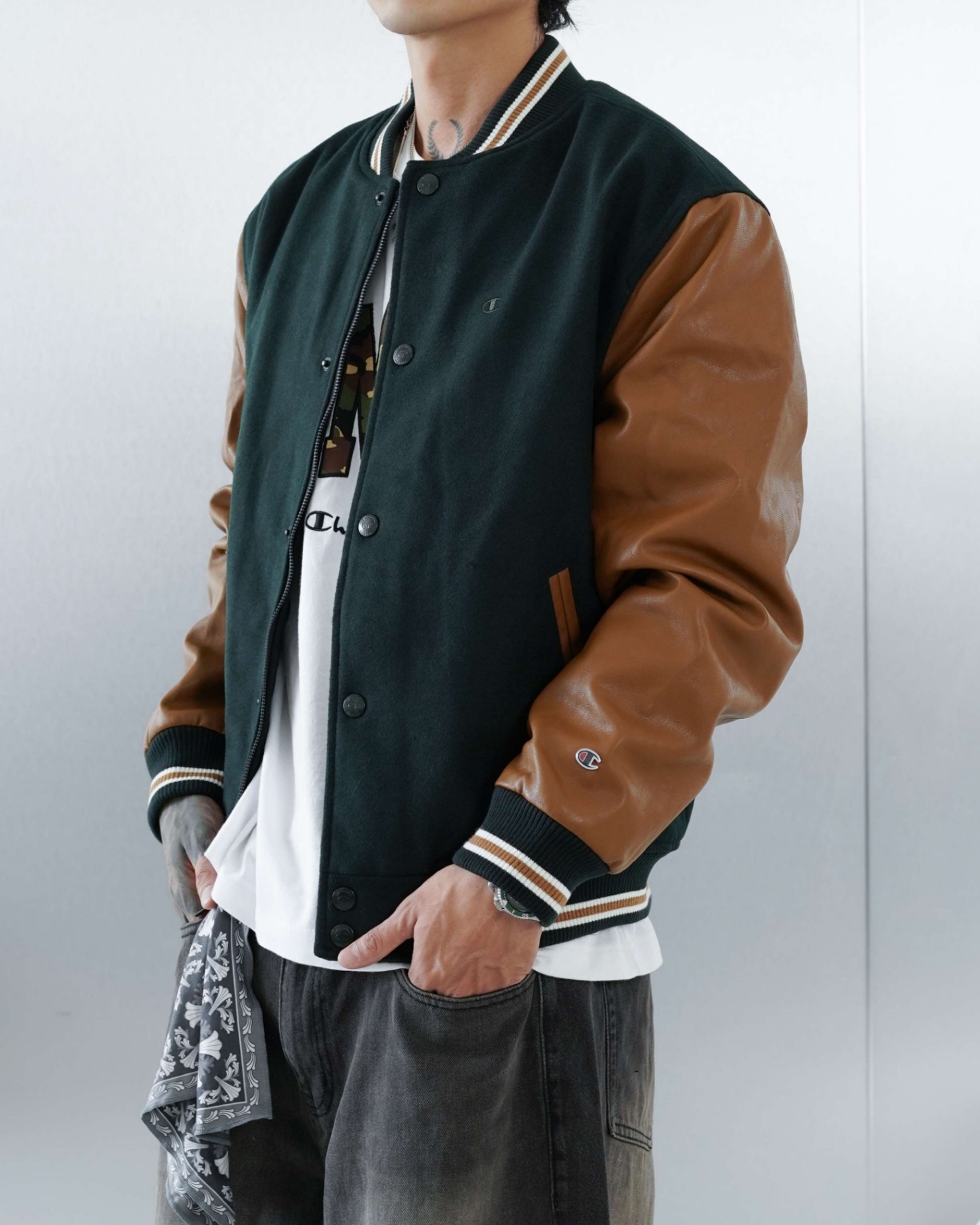 CHAM.PI.ON SMALL ICONIC LOGO VARSITY JACKET